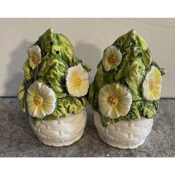 Lefton | Dining | Lefton Daisy Salt And Pepper Shakers 61 | Poshmark
